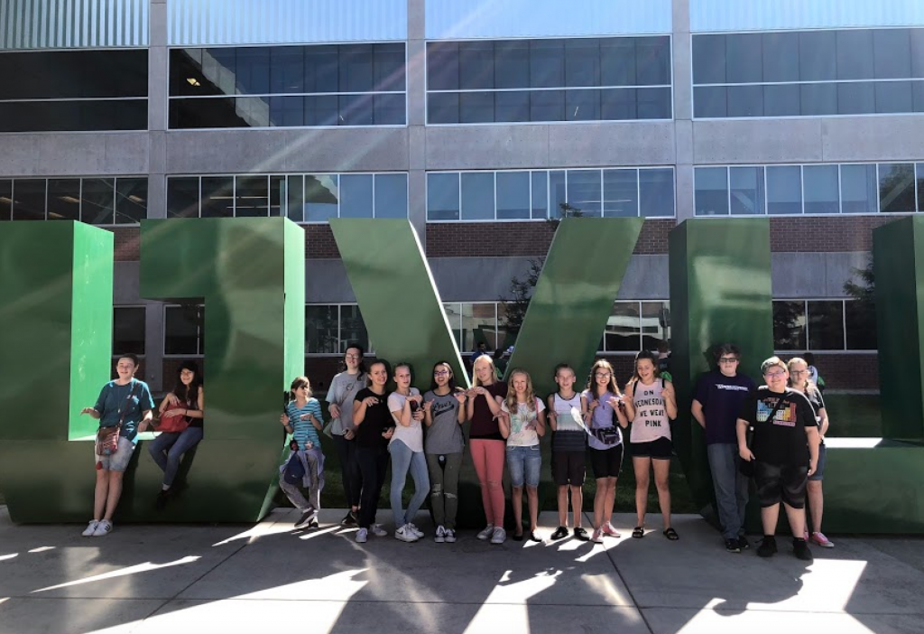 Hunter Jr. High Students Visit Colleges